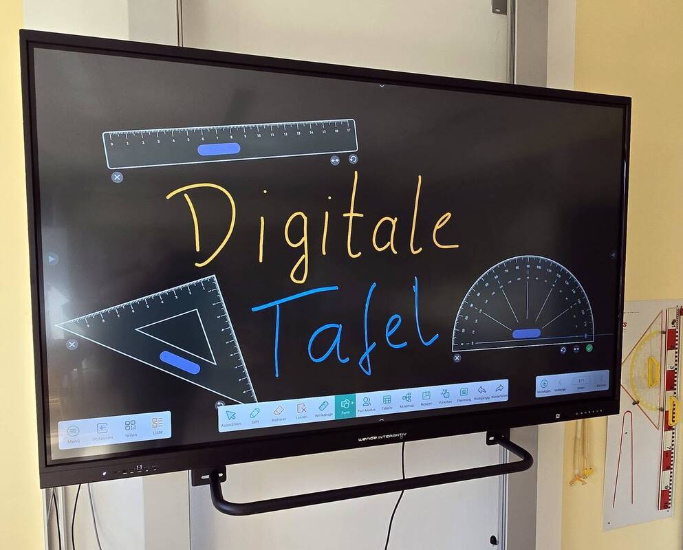 Zusätzliche digitale Tafel für Grundschule Hannberg - 2024-08 - 2024 - Aktuelles - Heßdorf